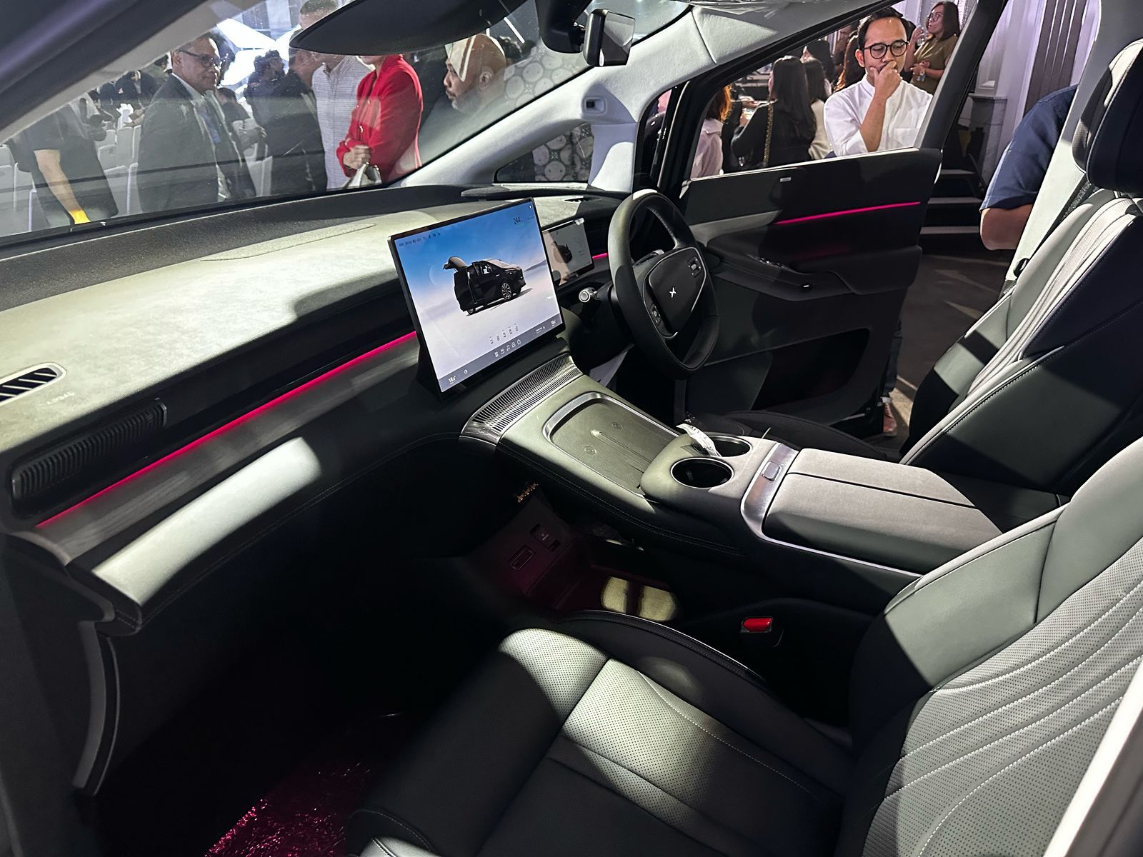 Erajaya Luncurkan Mobil Listrik Xpeng X9 dan G6 di Indonesia