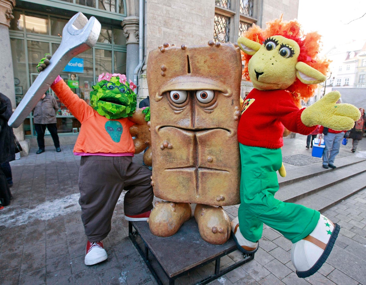 Bernd das Brot, a pessimistic bread puppet, celebrates 25 years on TV