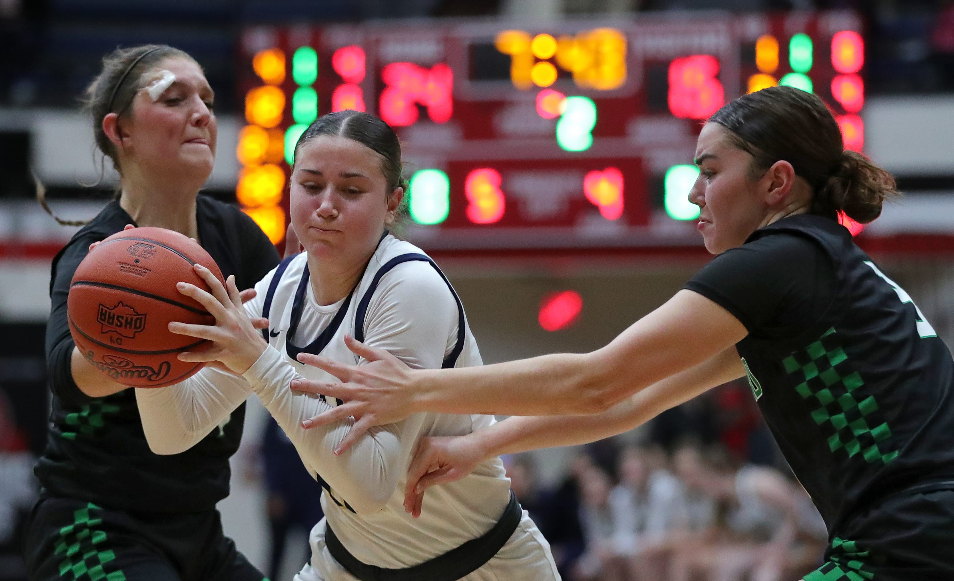 Hoban looks 'dangerous' in OHSAA girls basketball regional semifinal win over Highland