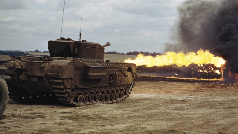 Tank s plamenometem byl postrachem nacistů. Podívejte se, jak ...
