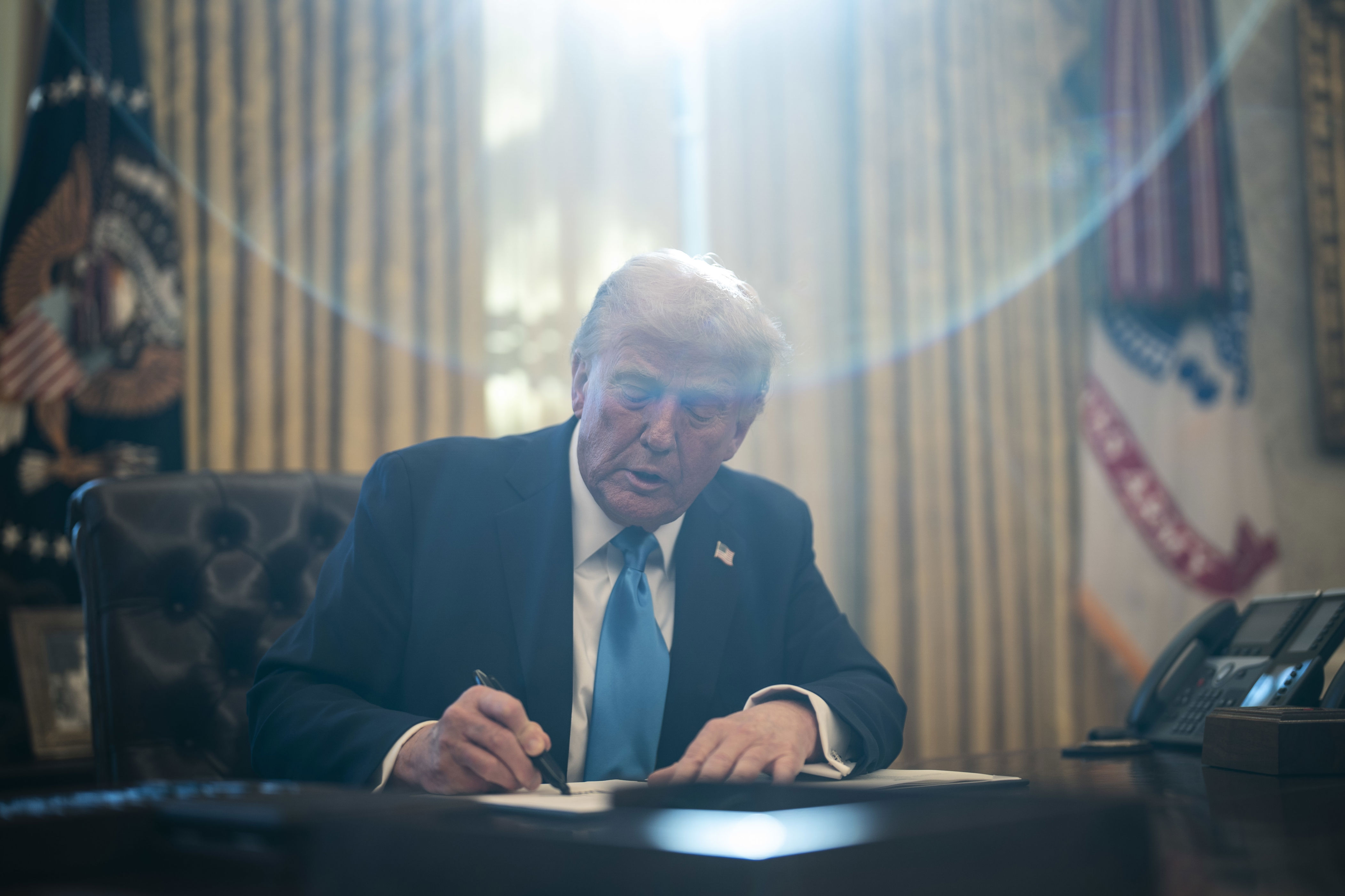 Trump to sign executive order designating English official language of U.S.