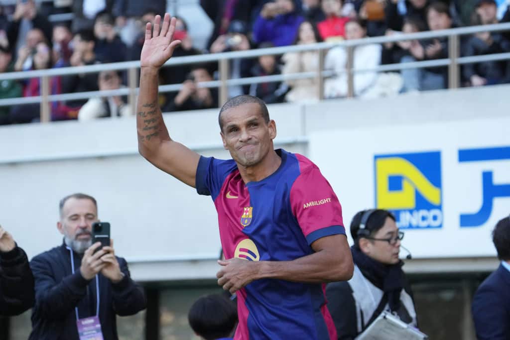 Real Madrid vs Barcelona in INDIA! Legends Figo, Rivaldo & more in epic ...