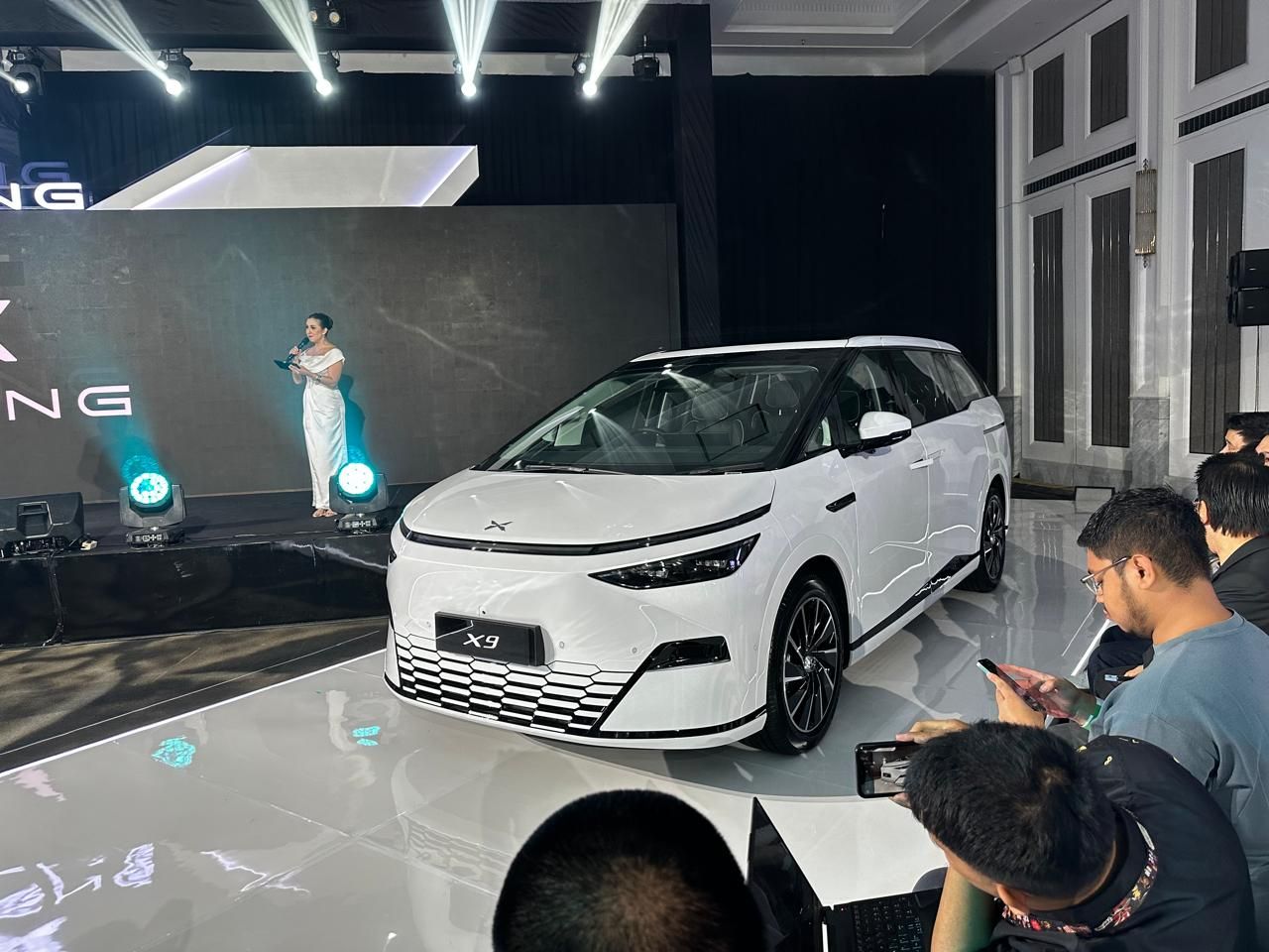 Erajaya Luncurkan Mobil Listrik Xpeng X9 dan G6 di Indonesia