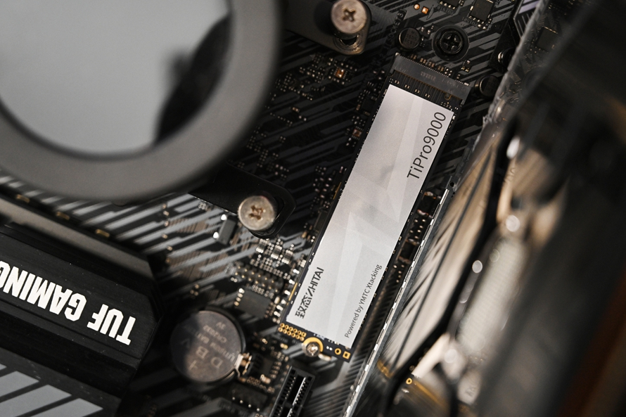 为AI大模型提供强有力的存储保证：致态TiPro 9000 4TB版本评测