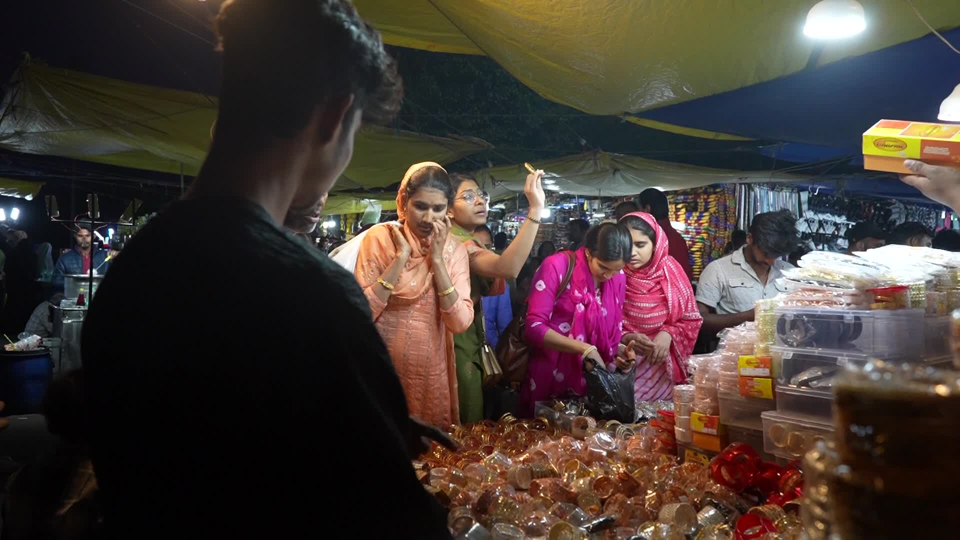 In New Delhi, Muslim Indians prepare for Ramadan