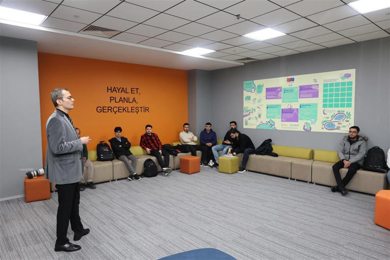 TÜBİTAK Uzmanı Doç. Dr. Melih Yıldırım GİBTÜ’de akademisyen ve ...