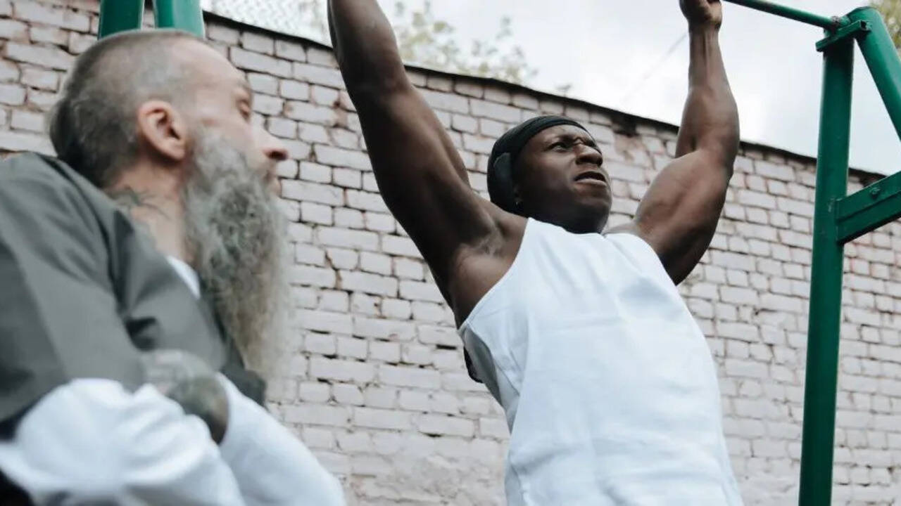 If You Are Wondering How Prisoners Get So Muscular, This Intense ...