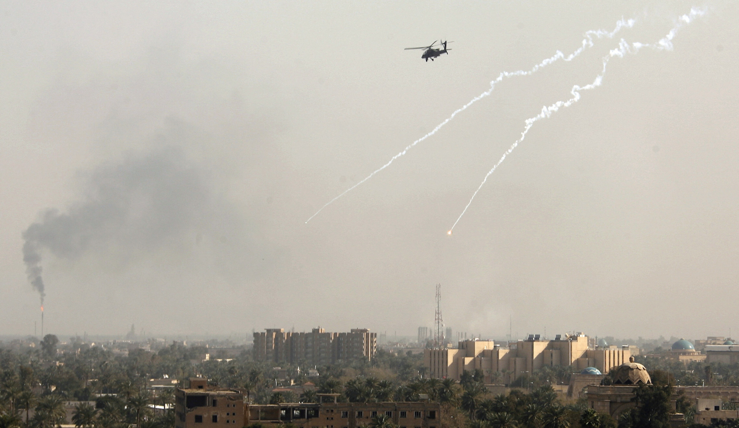 Why planes are forbidden from flying over Disney parks (and other no ...