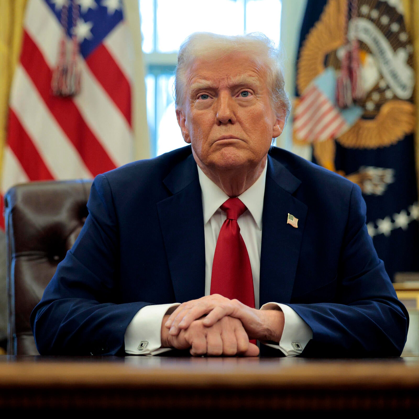 Trump signs executive order designating English the official language