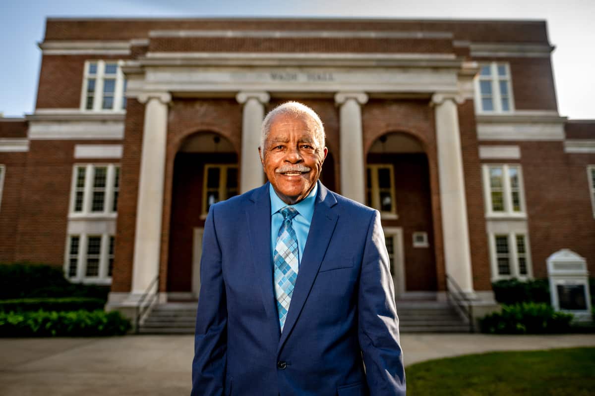 Archie Wade, University of Alabama’s First Black Faculty Member, Dies at 85