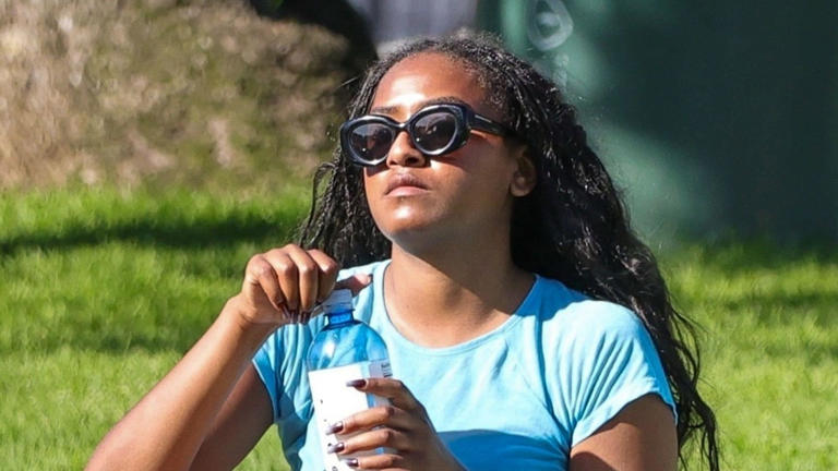 Sasha Obama inherits Michelle Obama's knitting passion: former First ...