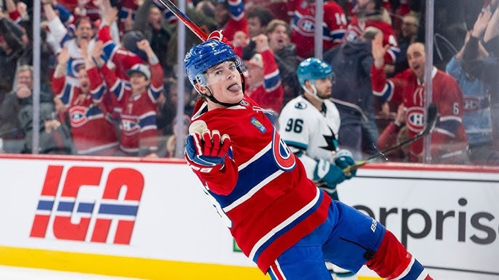 Cole Caufield y est allé de la même célébration que ses bons amis