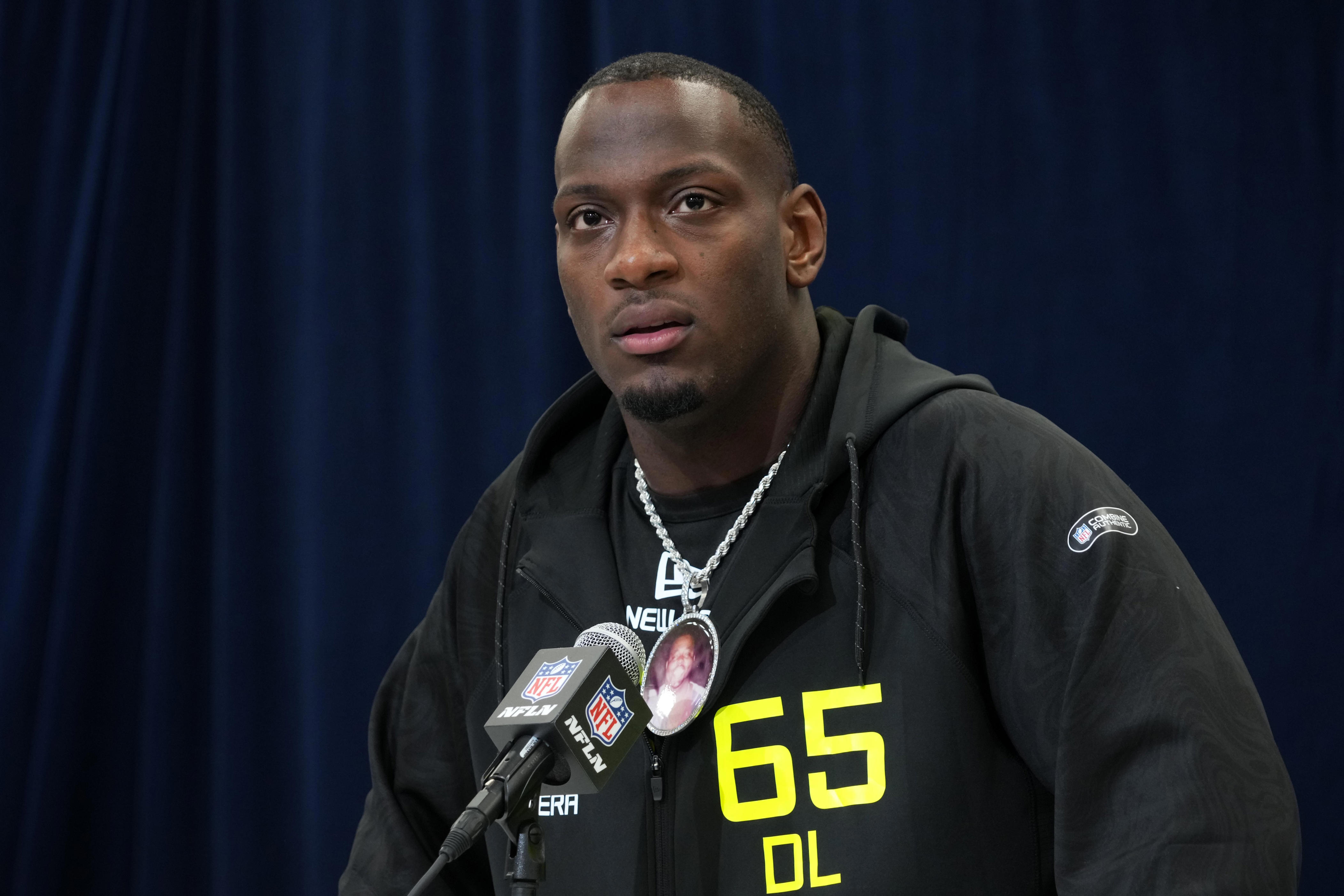 Nic Scourton playing with Shemar Stewart on the Texas A&M defensive ...