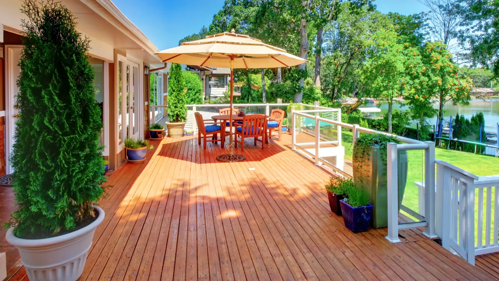 Your Designer’s Guide to the Best Deck Railings