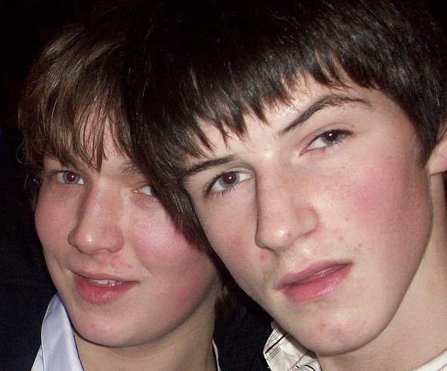 Heartbreaking childhood tragedy behind singer of Arsenal's North London ...