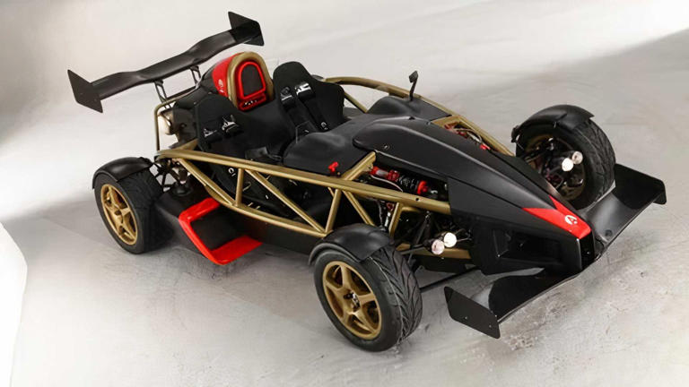 The 10 smallest V8s ever put in production cars