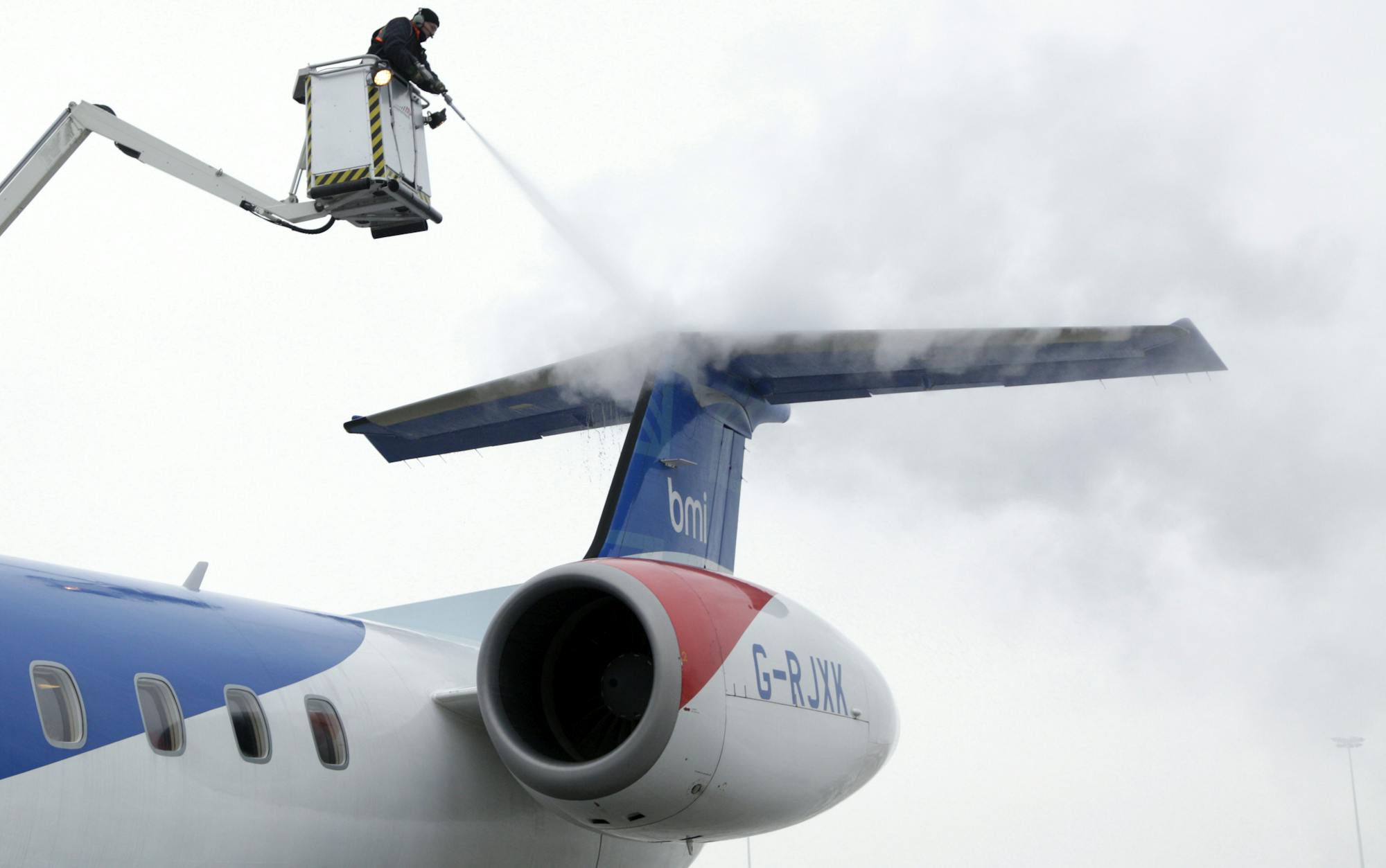 The science behind airplane deicing – a mechanical engineer explains ...
