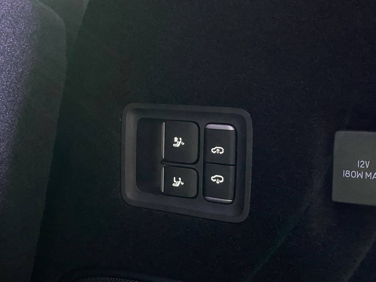 Tombol Ini Bisa Ubah XPENG X9 Jadi Mobil 4 Seater, Percaya Gak?