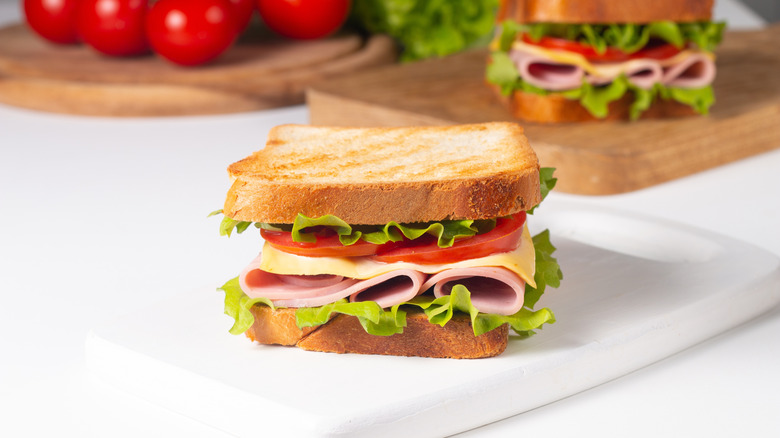 How Long Can A Sandwich Stay Fresh At Room Temperature?