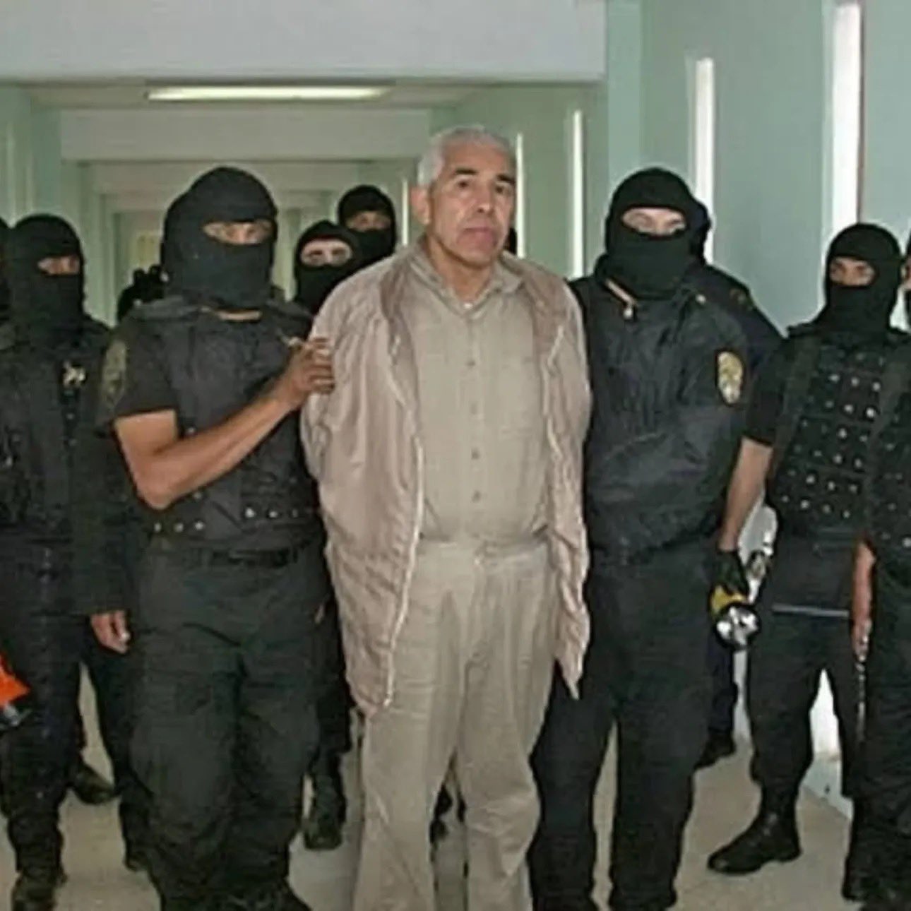 Handcuffs Used on Notorious Drug Lord Extradited to US Belonged to DEA Agent He Famously Had ...