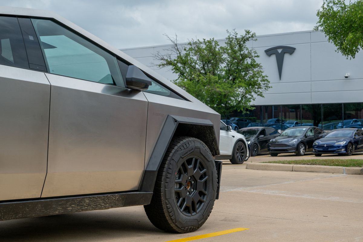 Unpacking claims about $400M 'armored Tesla' State Department contract