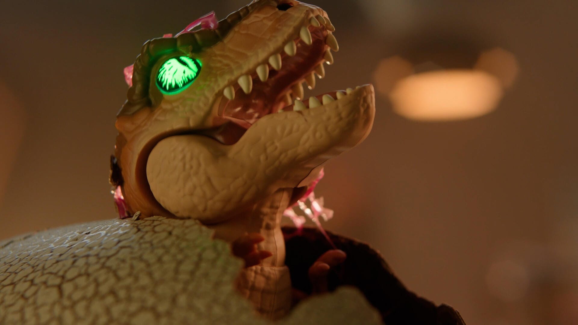 This 'Jurassic World' Robotic Baby T. Rex Hatches From Gooey Eggs in ...