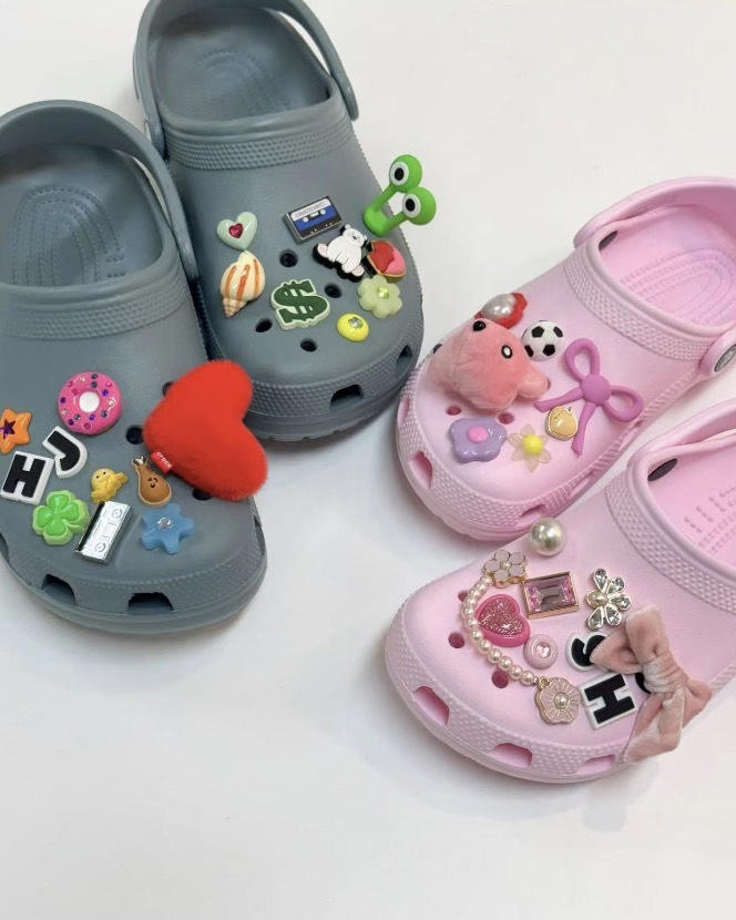 Crocs Continues to Dominate Center Stage