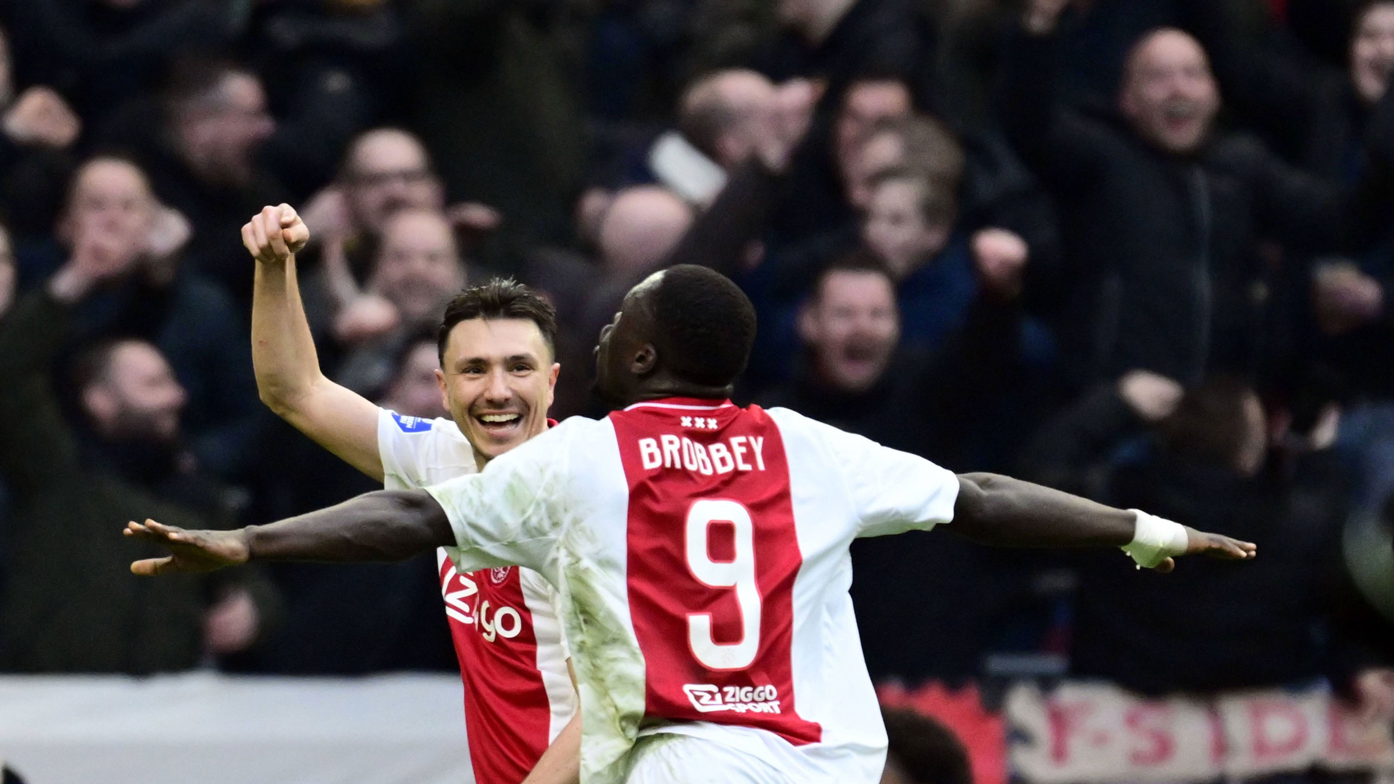 Ajax dendert over Heracles Almelo heen op memorabele avond voor Davy Klaassen, Rayane Bounida en ...