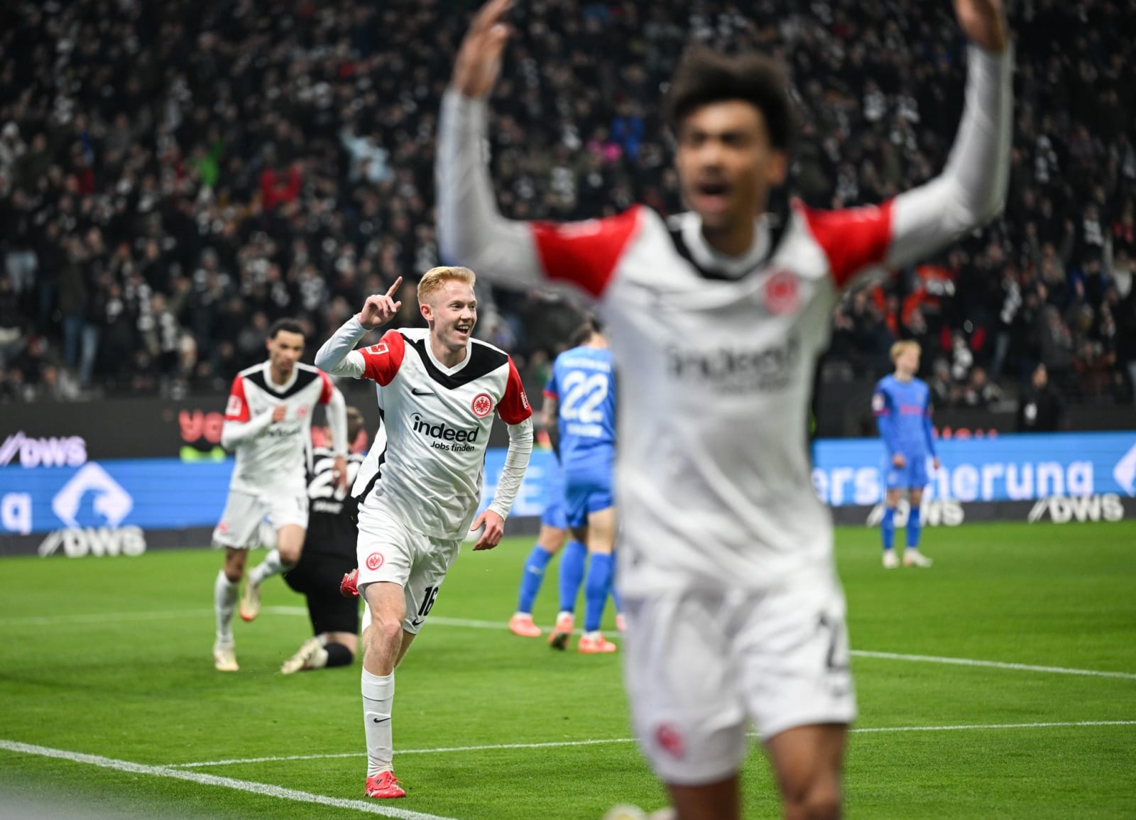 Larsson's knee helps third-placed Frankfurt beat bottom side Kiel