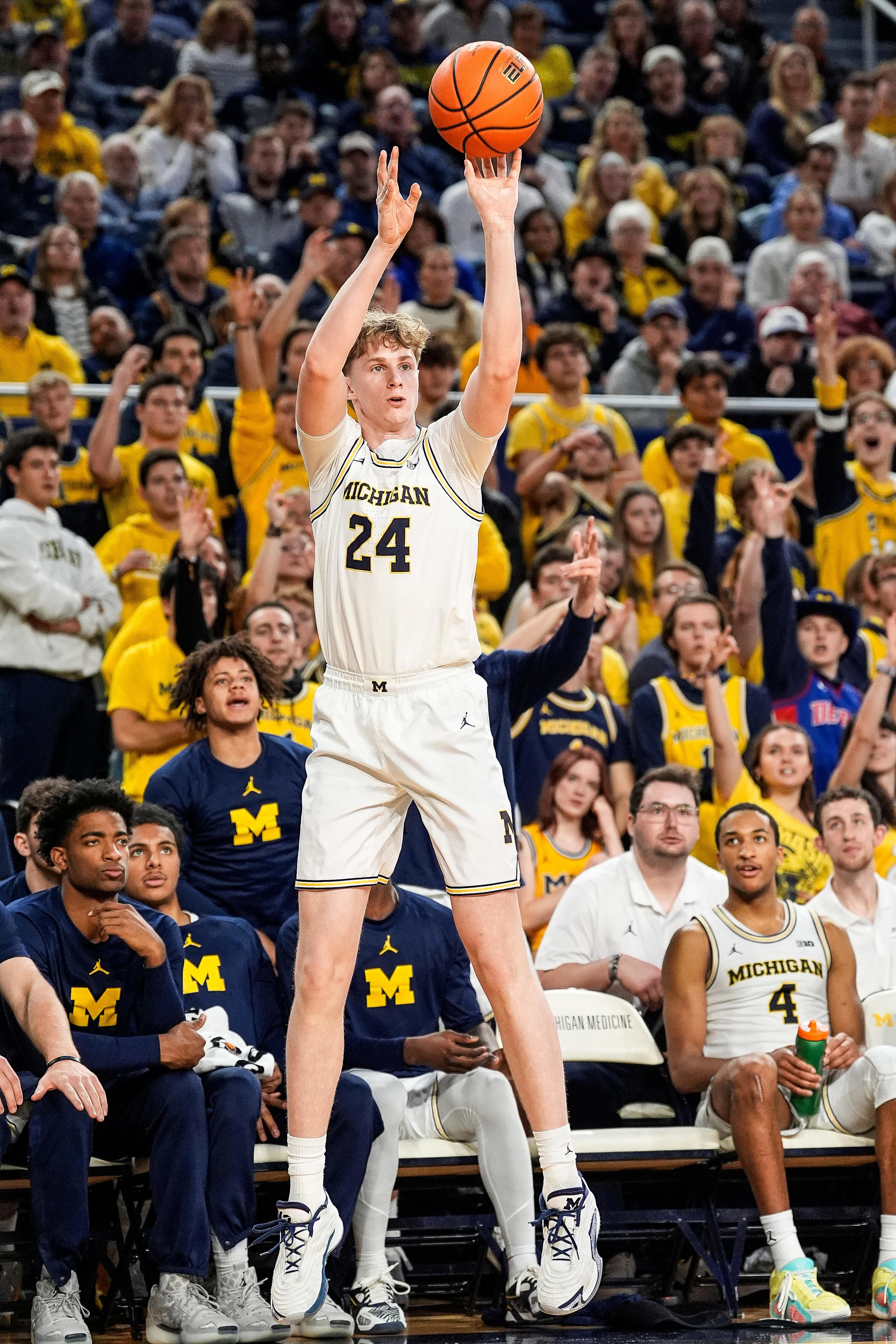 Michigan basketball sharpshooter Sam Walters out with injury vs Ohio State