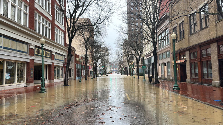 Water main break floods major Charleston street