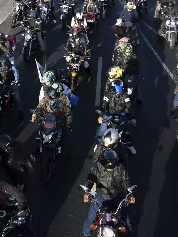 52 bikers race, perform stunts at Bandra Reclamation & WEH, held