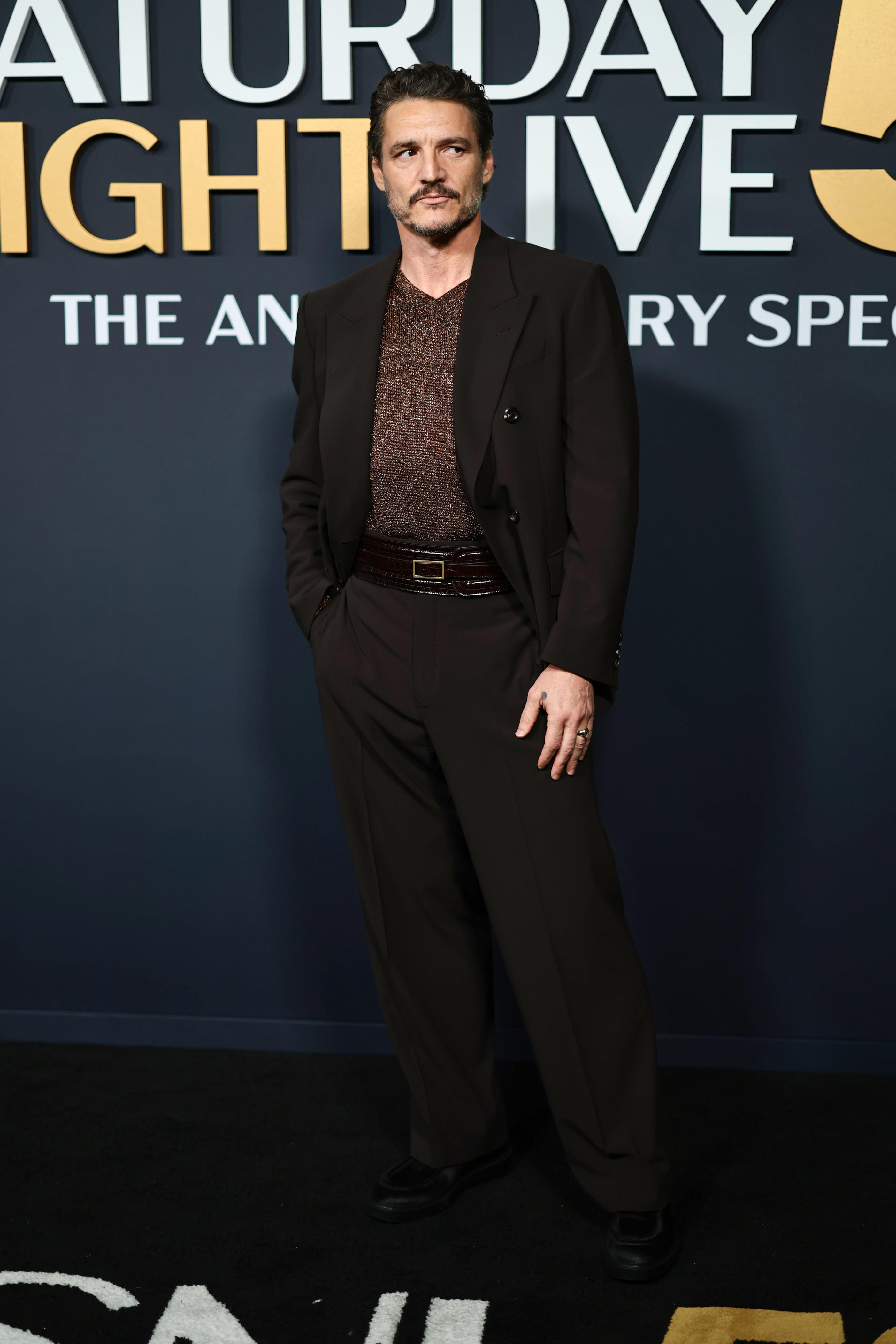 31 stunning photos from the SNL50 red carpet, including Pedro Pascal ...