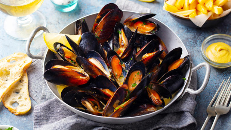 The Disturbing Reason Anthony Bourdain Wouldn't Order Mussels At ...