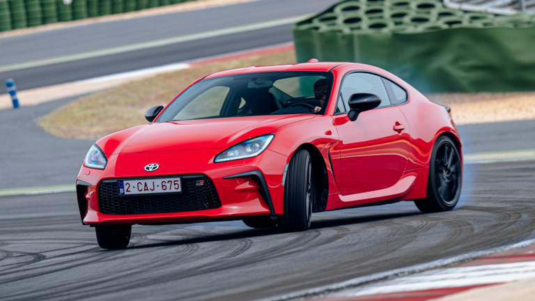 A Beginner's Guide to Understanding Sports Car Performance Metrics