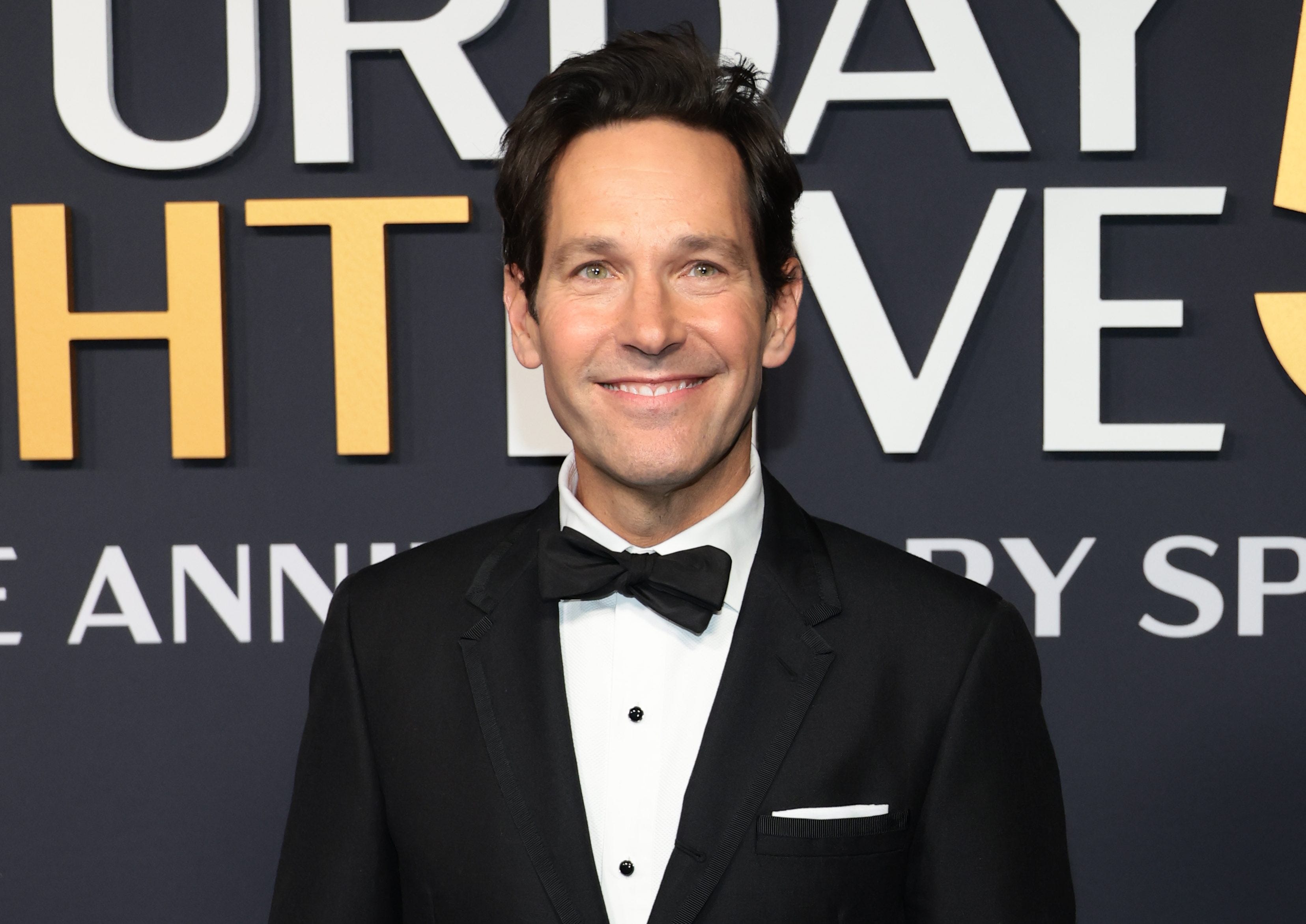 31 stunning photos from the SNL50 red carpet, including Pedro Pascal ...