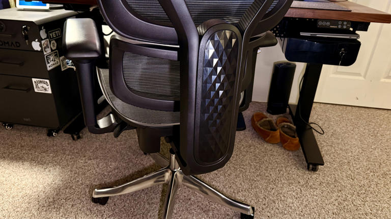 I reviewed this high-performance office chair and it's not just ...