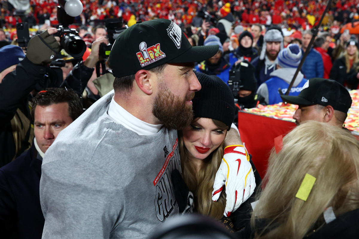 Taylor Swift and Travis Kelce's New Photo Together is Turning Heads