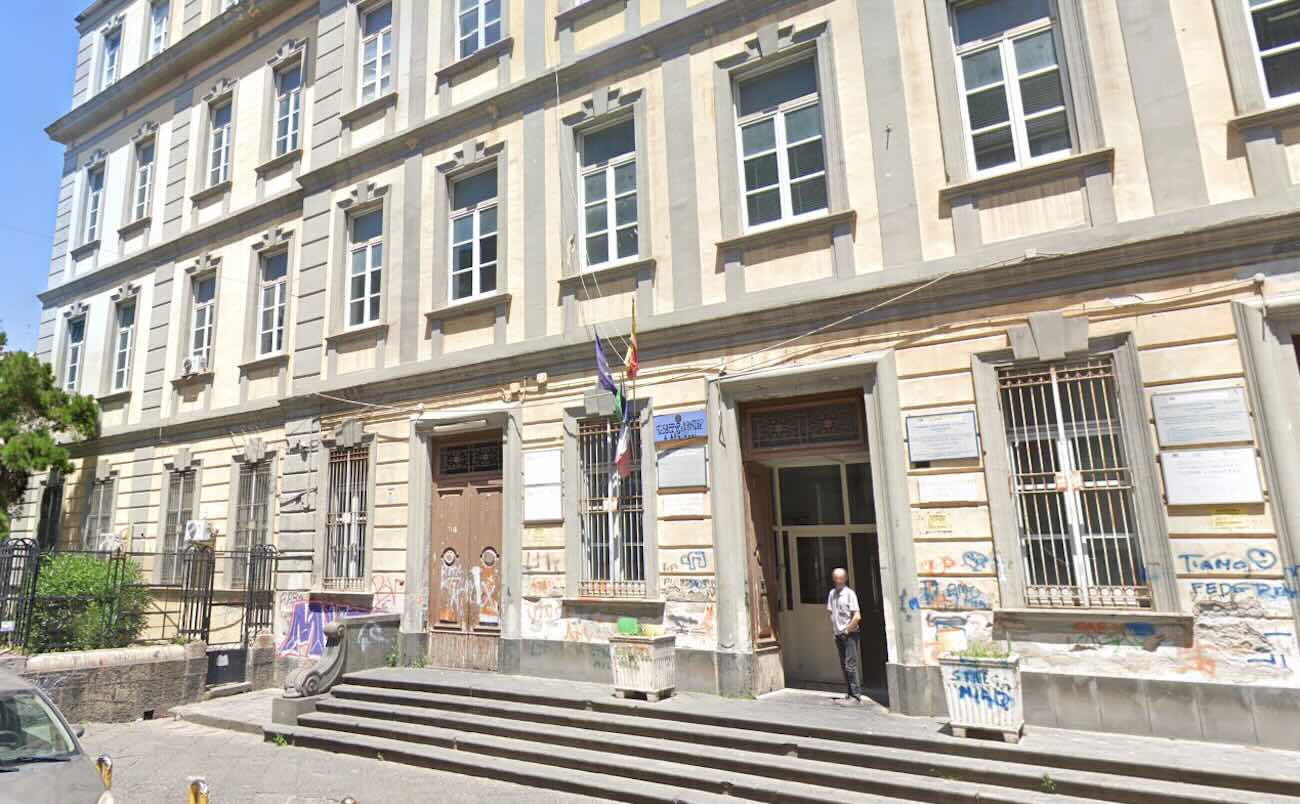 Il bidello accusato di molestie investito a Napoli. L’ipotesi sulla ...