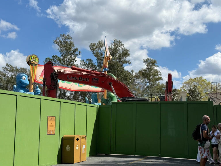 PHOTOS: Entrance Sign & Dino Completely Demolished at Chester & Hester ...