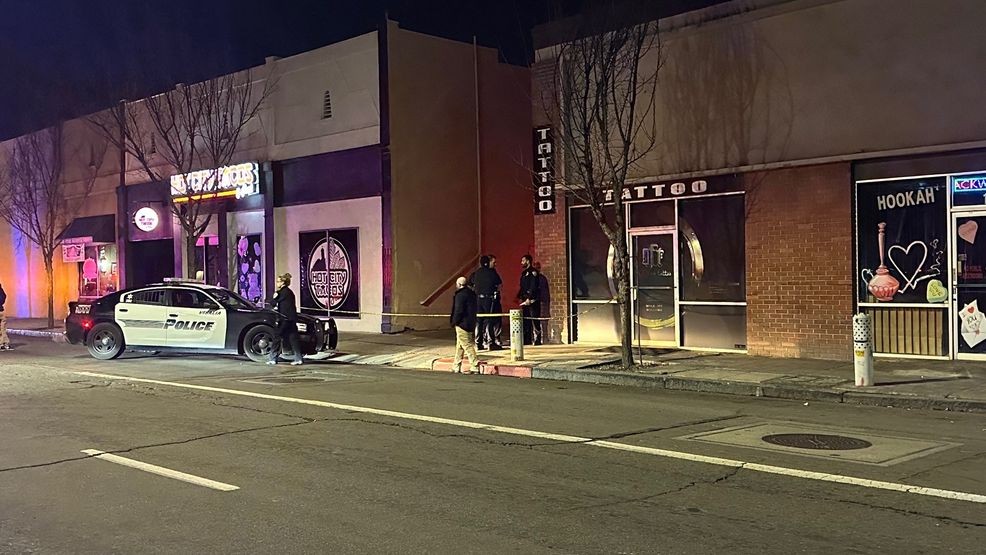 Man dead after he was found shot in an alleyway