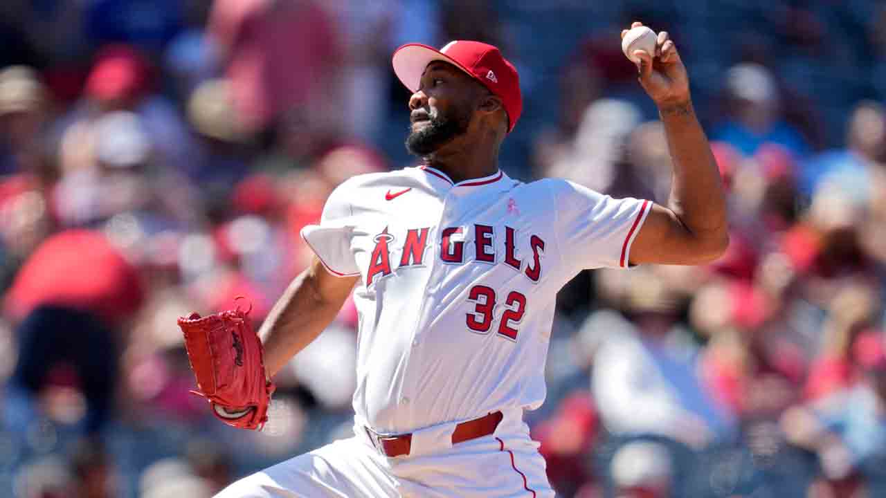Blue Jays sign left-handed reliever Amir Garrett to minor-league deal