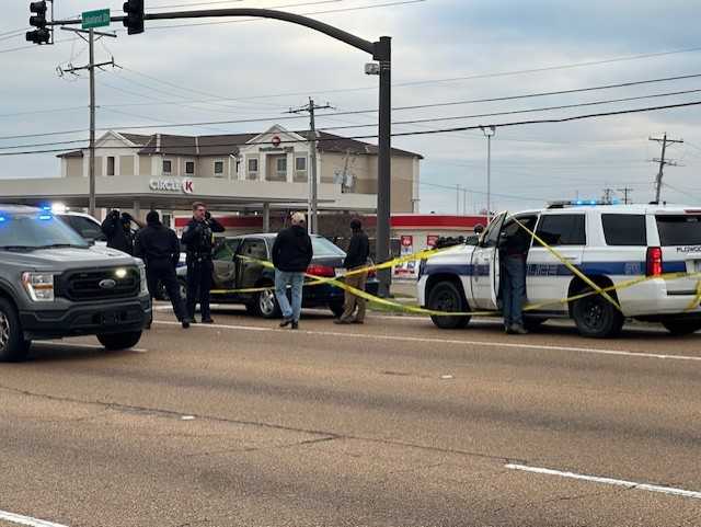 Flowood police officer injured, suspect killed in shootout during ...