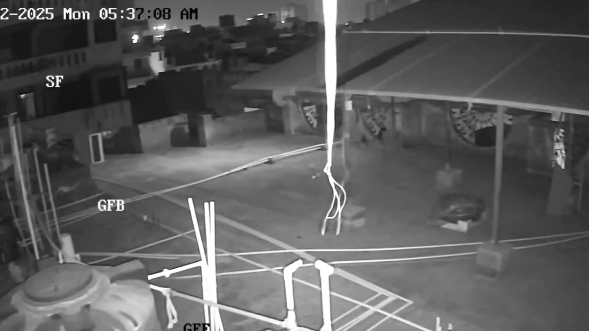 Caught on CCTV: Moment when 4.0-magnitude earthquake hit Delhi-NCR