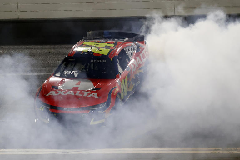 William Byron emerges out of last-lap wreck to win Daytona 500