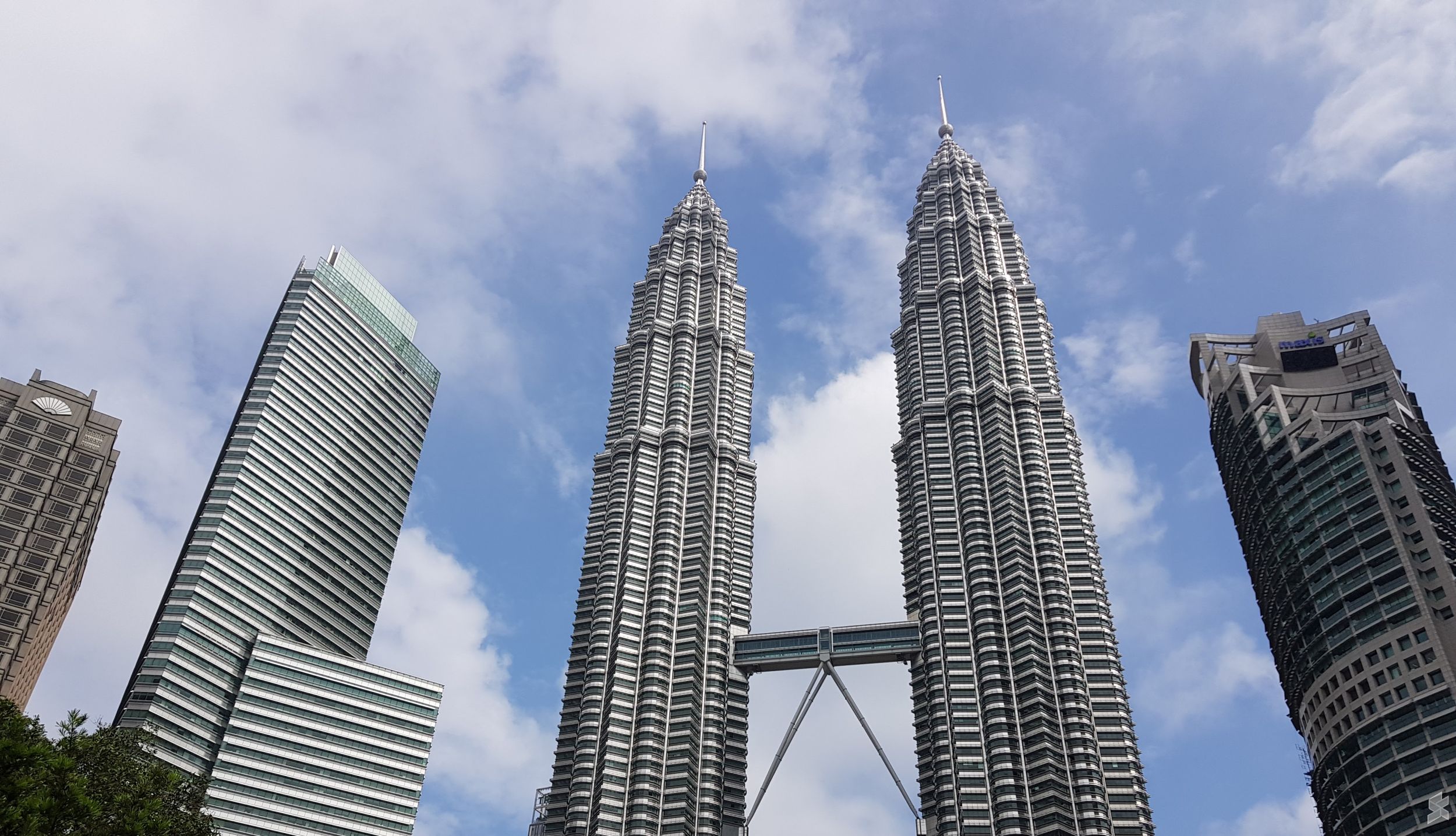 How Petronas Twin Towers’ Indoor 5G Coverage compares to other iconic ...