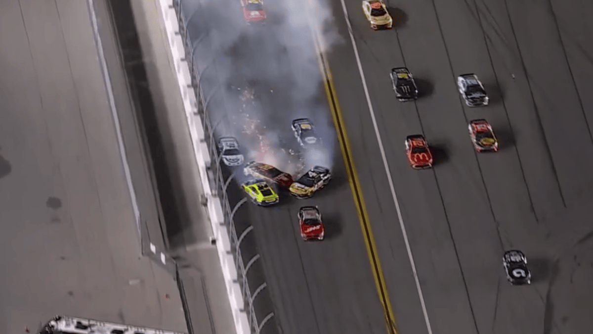 Major Crash At Daytona 500 Knocks Out Multiple Leaders With 15 Laps To Go