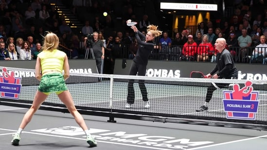 Andre Agassi, Steffi Graf defeat Andy Roddick, Eugene Bouchard's team ...