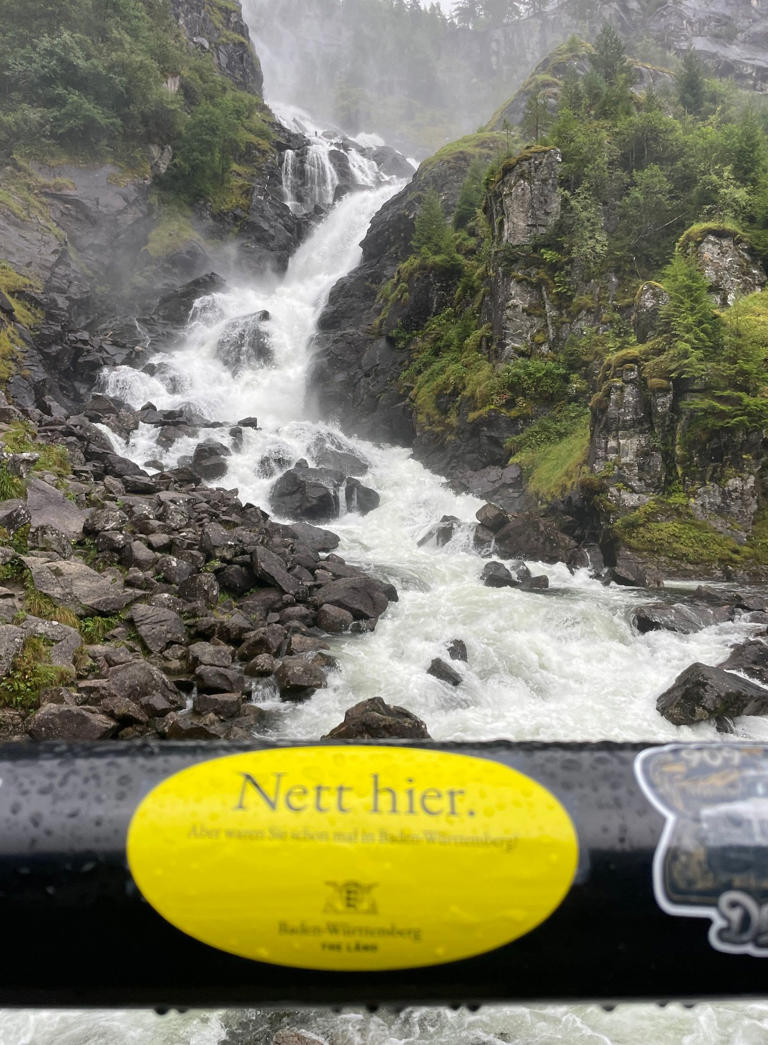 Why are Germans putting 'Not bad' stickers around the world?