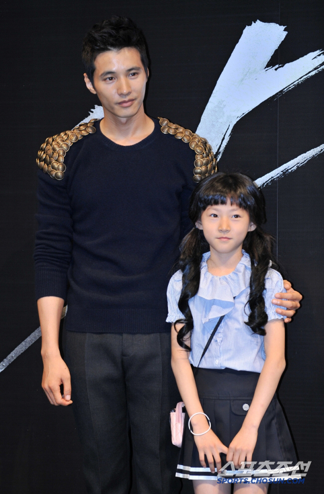 '아저씨' 원빈, 故김새론 빈소에 근조화환…아내 이나영과 추모